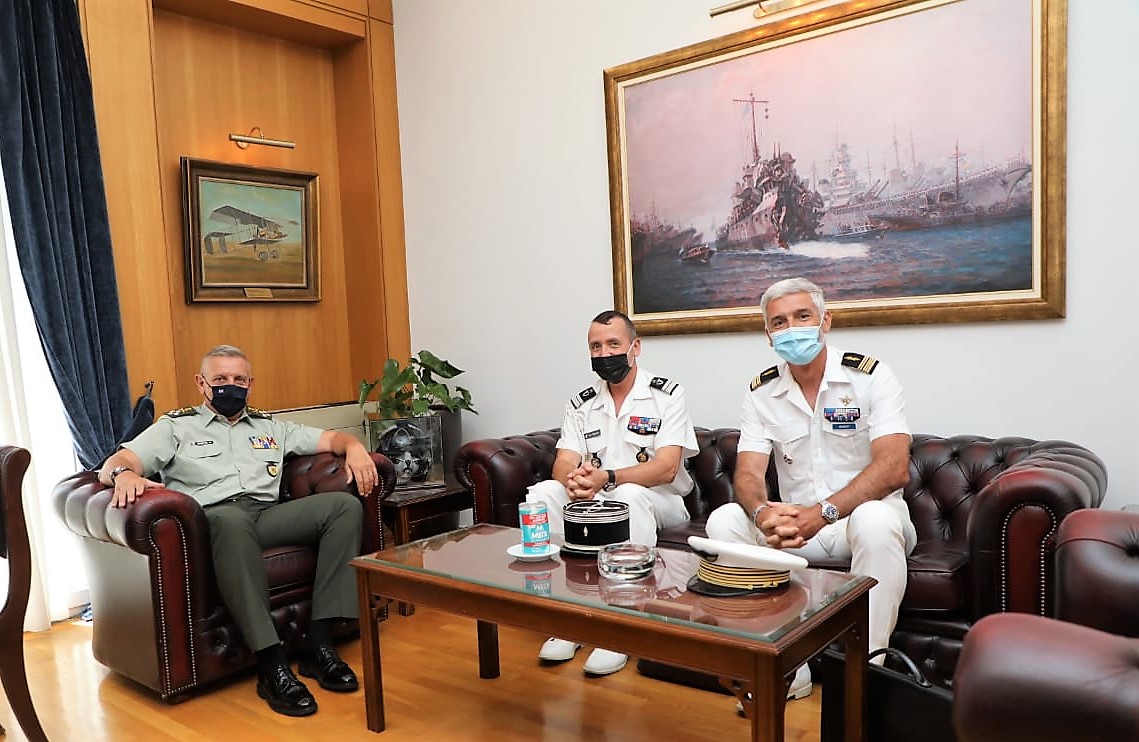 ΣΥΝΑΝΤΗΣΗ ΑΡΧΗΓΟΥ ΓΕΕΘΑ ΜΕ ΤΟΝ ΠΑΡΑΔΙΔΟΝΤΑ ΚΑΙ ΤΟΝ ΠΑΡΑΛΑΜΒΑΝΟΝΤΑ ΑΚΑΜ ...