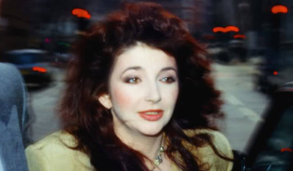 Κέιτ Μπους: Τραγούδι του καλοκαιριού στην Αγγλία το “Running Up That ...